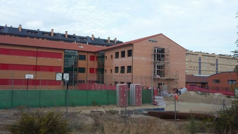 Finalización del IES Juan Ramón Jiménez de Villaverde y destitución de ...
